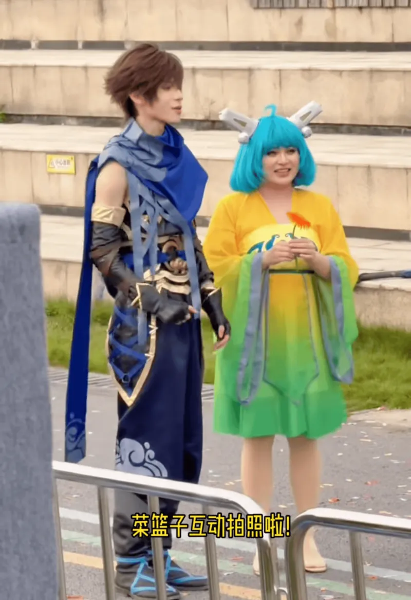 为啥小丑冰冰cos安琪拉玩转苹果大家捧场，为什么阿爆cos蔡文姬观众直呼很还原…为什么骂她cos的嫦娥，她自己没点数吗？-王者荣耀丨KPL-虎扑社区