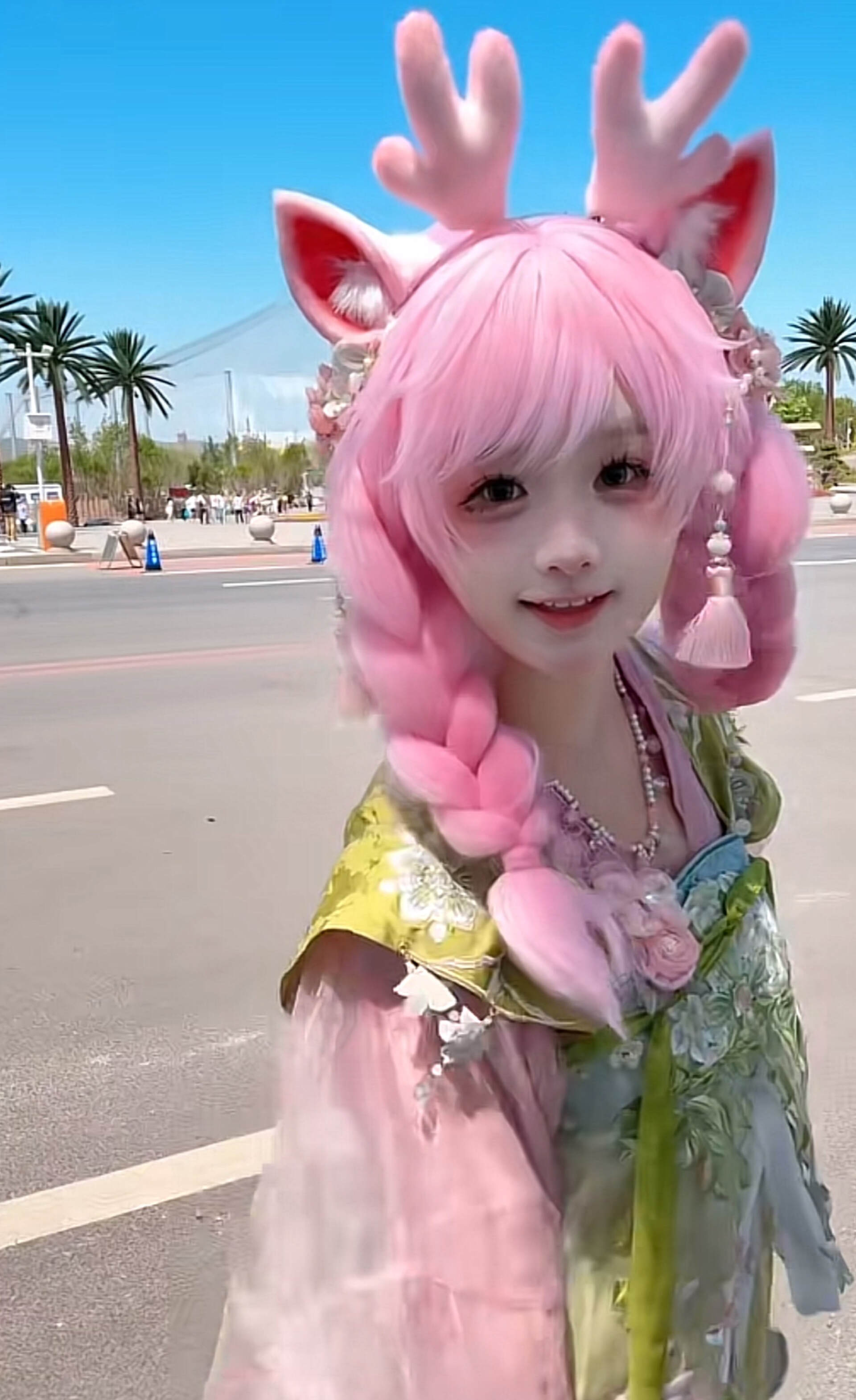 小白兔奶糖cos瑶，身穿青衣裙，头戴粉色假发，大大的眼睛好可爱-王者荣耀丨KPL-虎扑社区