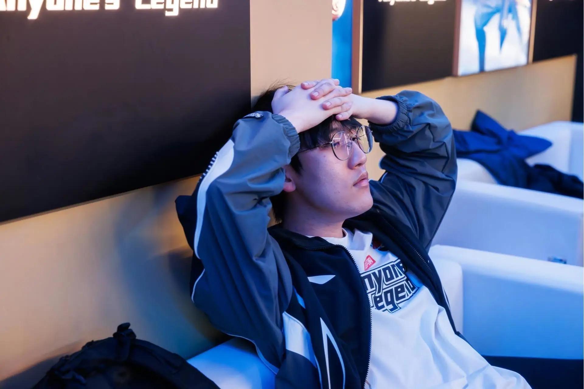 [JR热议]还是做不到吗？Tarzan最后时刻捂住了眼睛不忍心看水晶爆炸-英雄联盟丨LPL-虎扑社区