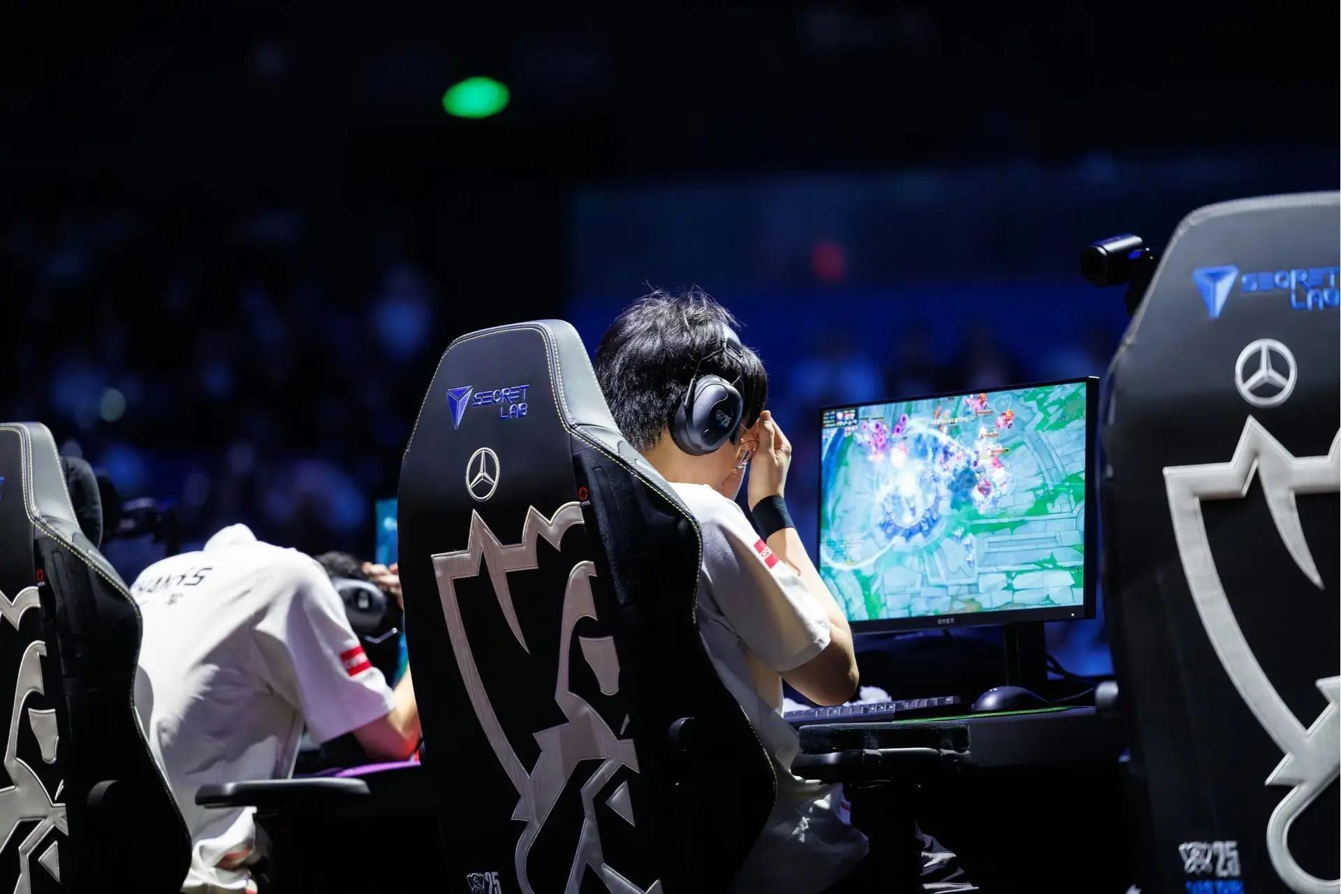 [JR热议]还是做不到吗？Tarzan最后时刻捂住了眼睛不忍心看水晶爆炸-英雄联盟丨LPL-虎扑社区